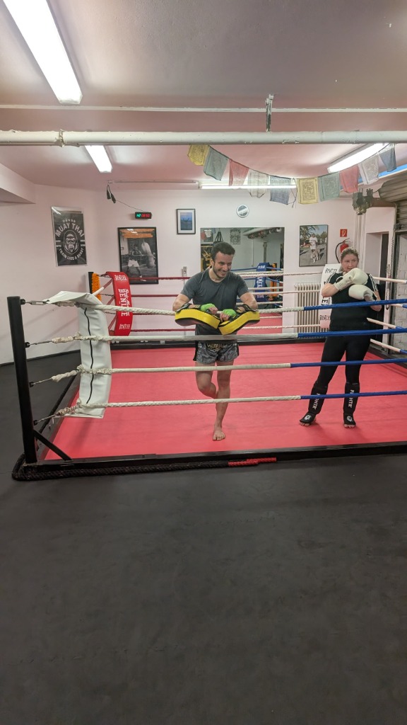 Kickboxen Düsseldorf-Zentrum | Royal Kickboxing - Coach Nader